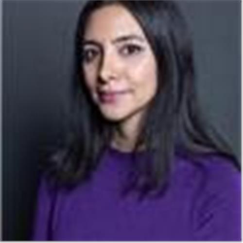 Patient English Tutor Helping Students Improve Naturally And Confidently!