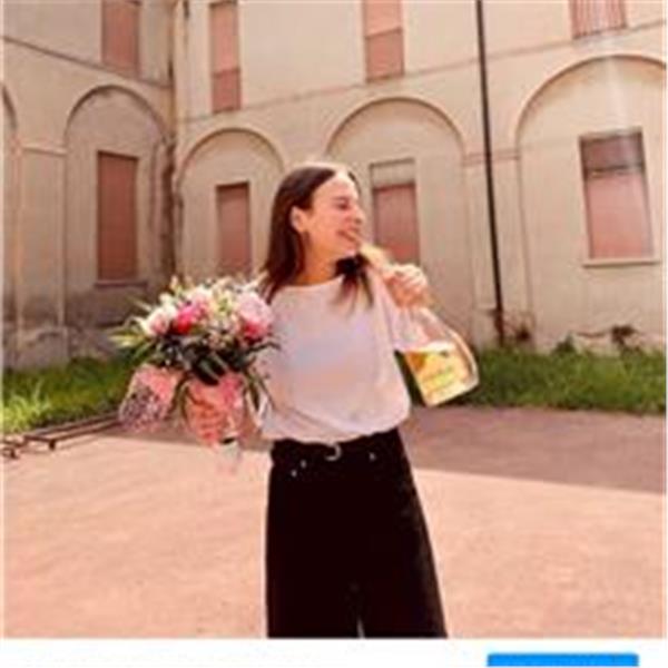 Ragazza Diplomata Al Liceo Linguistico Che Andrà In Erasmus In Spagna L ... Ragazza Diplomata Al Liceo Linguistico Che Andrà In Erasmus In Spagna L ...