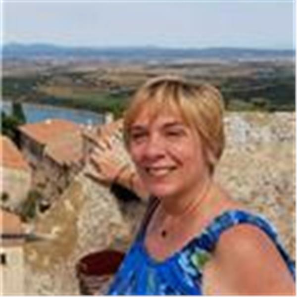 Anna Valente | Letuelezioni.it