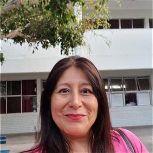 Profesora De Biología Con 20 Años De Experiencia Imparte Clases A