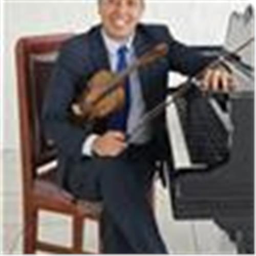 Musikpädagoge, Geiger Und Leiter Der Pba Musikstiftung In Ecuador. Alvaro