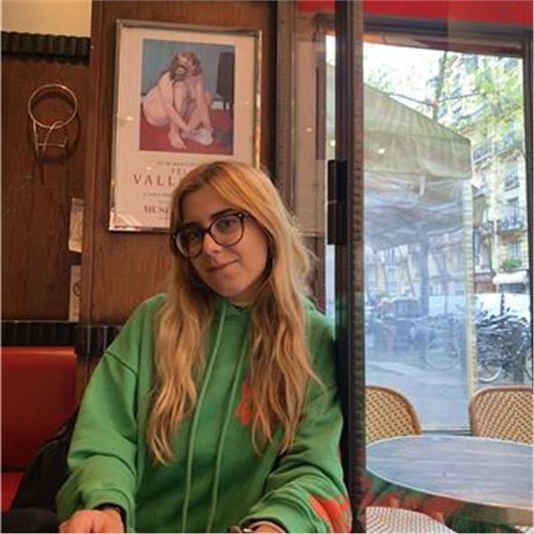 Sono Una Ragazza Diplomata Al Liceo Linguistico Con Il Massimo Dei Voti ... Sono Una Ragazza Diplomata Al Liceo Linguistico Con Il Massimo Dei Voti ...