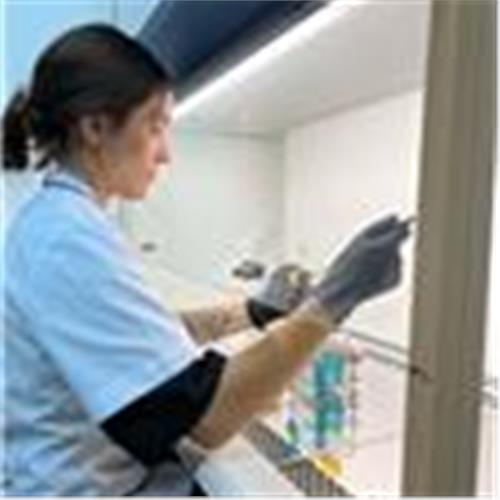 Profesora De Biología Para Alumnos De Primaria Y Secundaria. Victoria