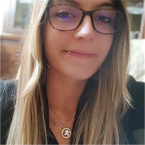 Ragazza Diplomata In Liceo Linguistico Con Certificato Dele B2 ... Ragazza Diplomata In Liceo Linguistico Con Certificato Dele B2 ...