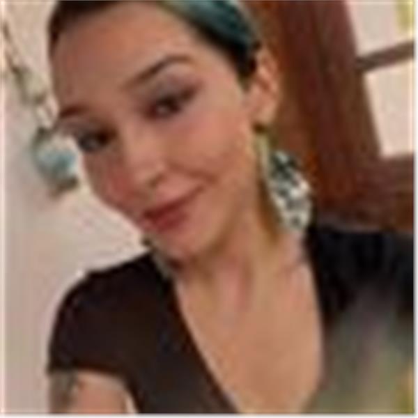 Zeynep Kaya | Izmirli'dan öğretmen | ÖğretmenBulun