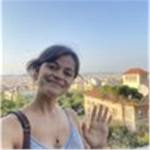 Mujer Sensible Y Paciente Con Gusto Por Aprender Y Compartir Lo Aprendido