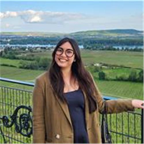 Native English Speaker With Experience In Tutoring English. Ysobel