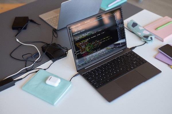 Différences entre les métiers de programmeur et de développeur